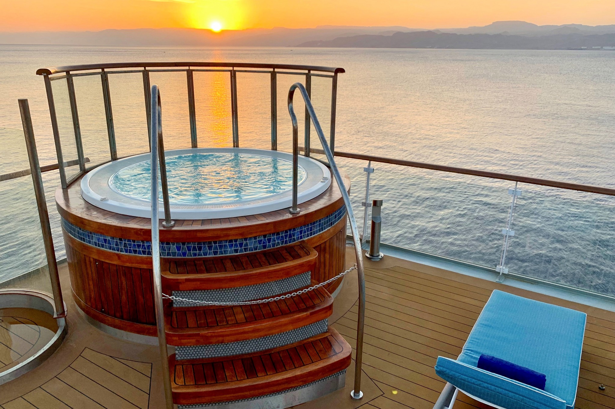 夸克探险船队再添一员-“海洋探索号Ocean Explorer” – One 2 Travel